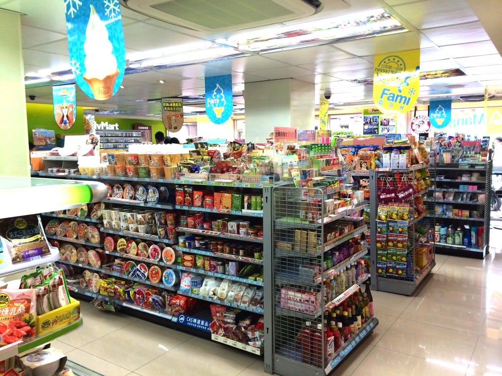 Taiwan Convenience Stores - Go Curry Cracker!